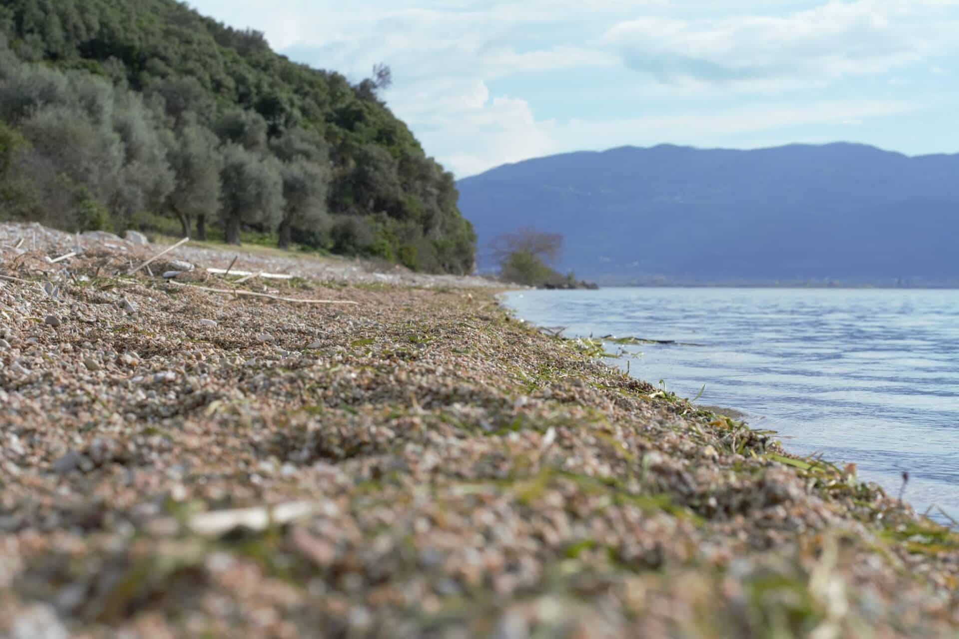 Αν και είναι η πιο μεγάλη λίμνη στην Ελλάδα παραμένει άγνωστη στον ...