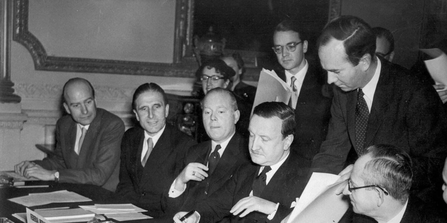 Σαν σήμερα το 1953, η Ελλάδα διέγραψε το χρέος της Γερμανίας