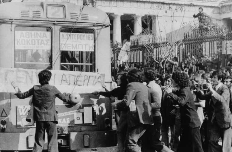 60 σπάνιες φωτογραφίες από την 17 Νοέμβρη 1973 | Τι λες τώρα;