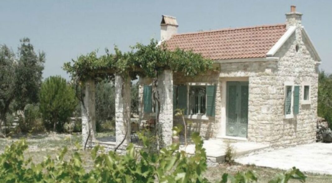 Πόση ομορφιά χωράει σε 40 τμ; Δείτε αυτό το εξοχικό σπίτι και θα καταλάβετε