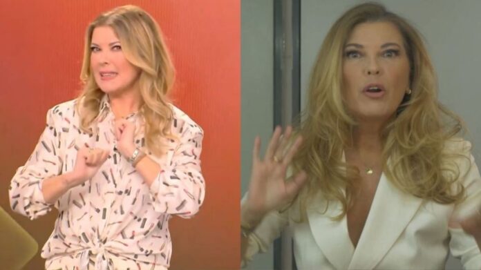 Διάσημη τραγουδίστρια, ίδια η κόρη της: Η κούκλα μητέρα της Σοφίας ...