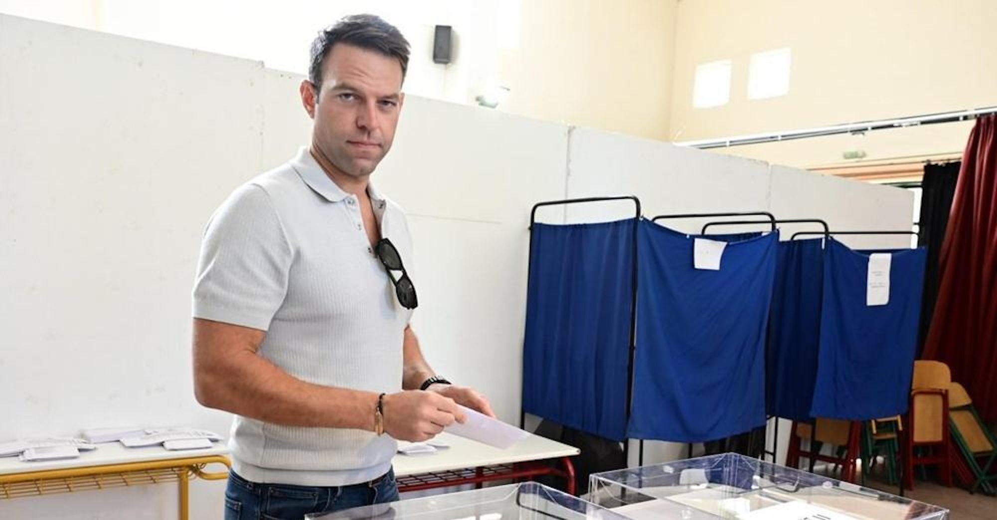 Ψήφισε στην Εκάλη ο Κασσελάκης: Οι Ελληνες να επιλέγουν ανθρώπους με ...