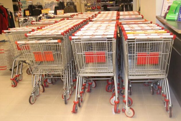 Ο πόλεμος που δεν περίμενε κανείς στα σούπερ μάρκετ: Γιατί «σκоτώνоνται ...