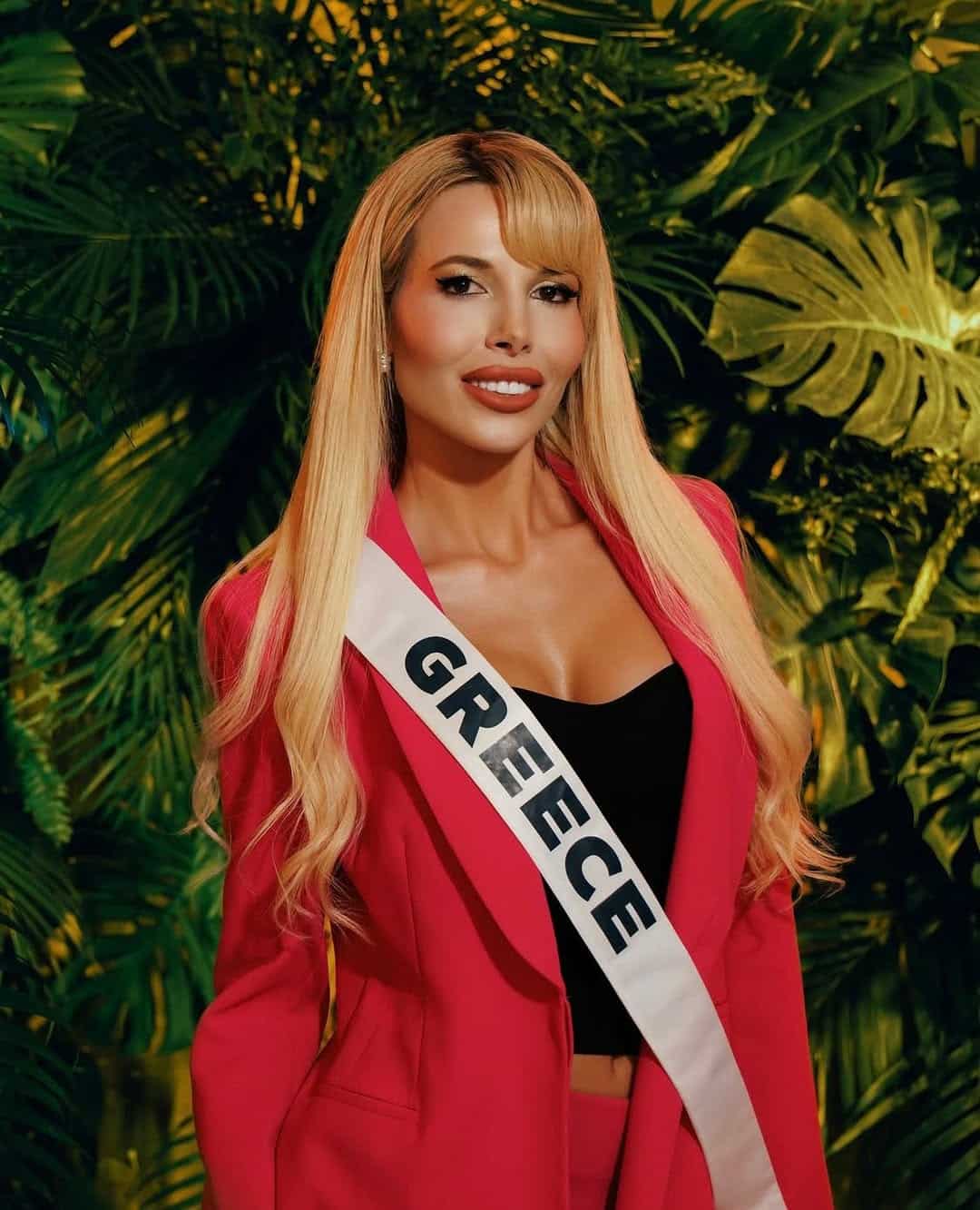 Miss Universe 2025: Με χρυσά φτερά και το μήνυμα «take our history back» εμφανίστηκε στη σκηνή η ...